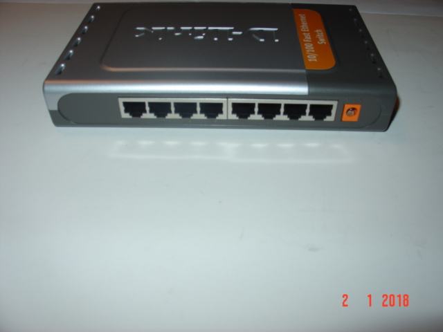 LAN 24 i 8 - PORT ETERNET FAST DESKTOP SWITCH / MREŽNI PREKLOPNIK