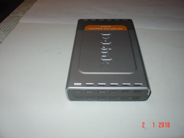 LAN 24 i 8 - PORT ETERNET FAST DESKTOP SWITCH / MREŽNI PREKLOPNIK