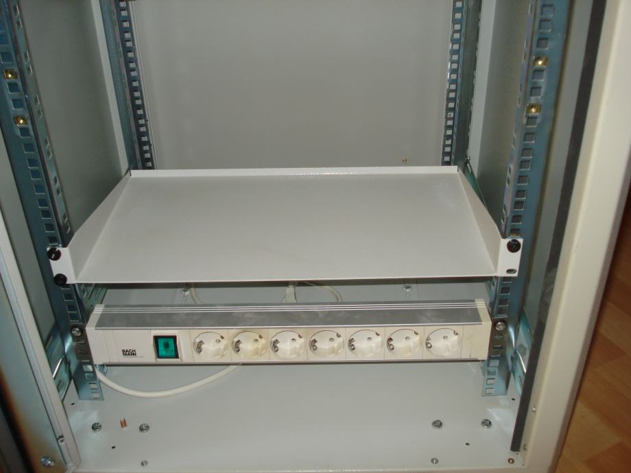 DIGITUS 16U mrežni ormar+patch paneli+switch+strujna letva