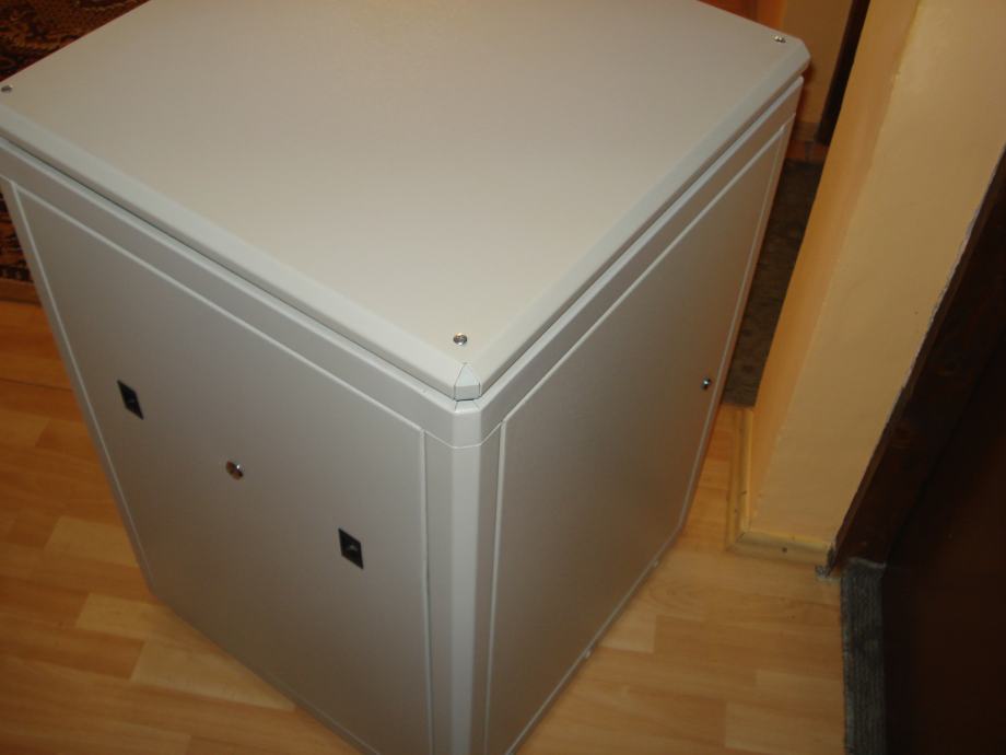 DIGITUS 16U mrežni ormar+patch paneli+switch+strujna letva