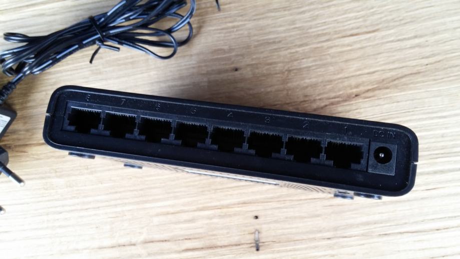 EDIMAX ES-3308P / Switch Fast Ethernet , 8 PORT _____ Sisak - Zagreb