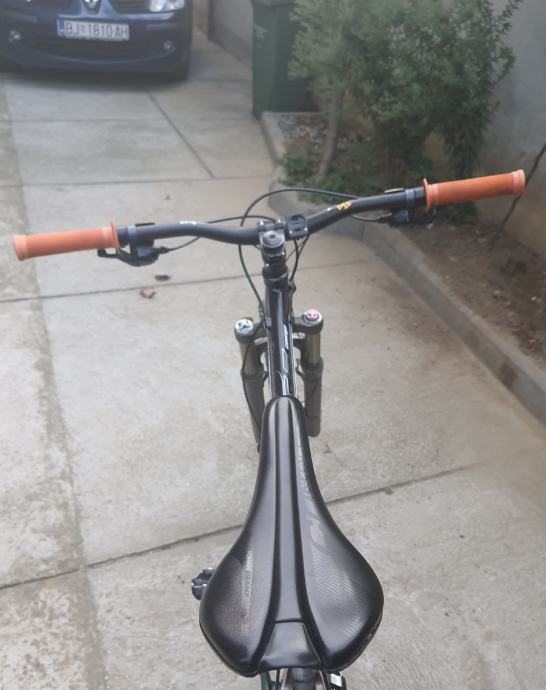 Bicikl Specialized, full suspension, Fox amortizeri