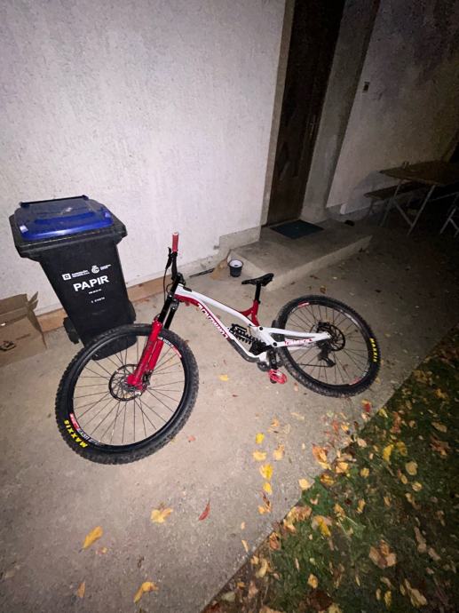 Commencal supreme dh v4