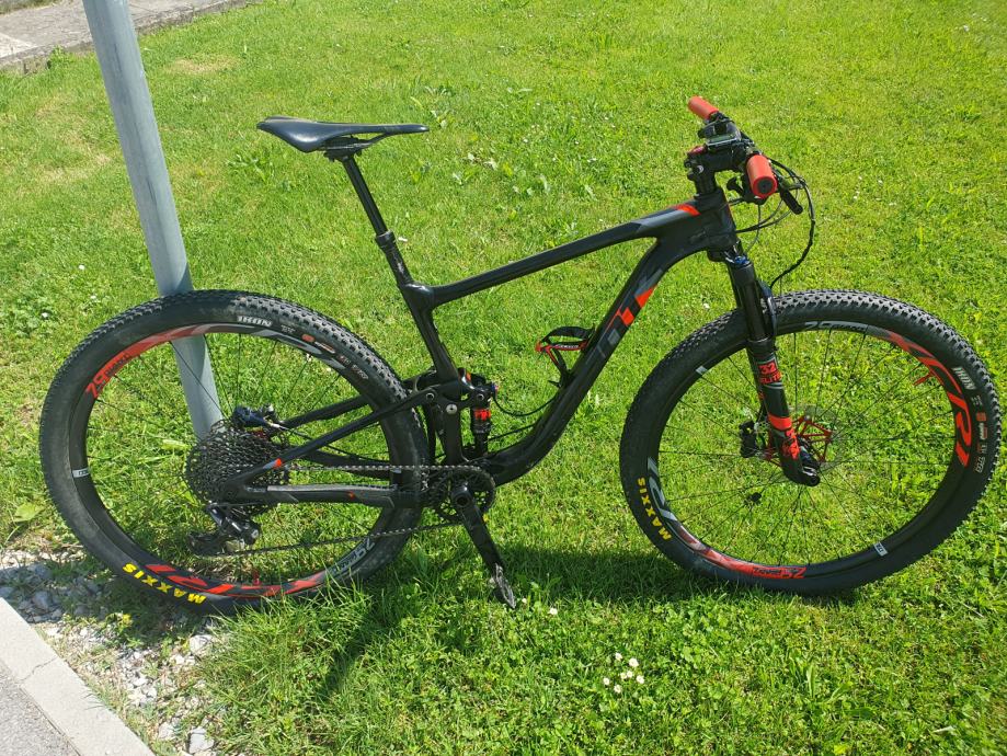 Full suspension karbon Giant Anthem Advanced Pro 1 M 29er