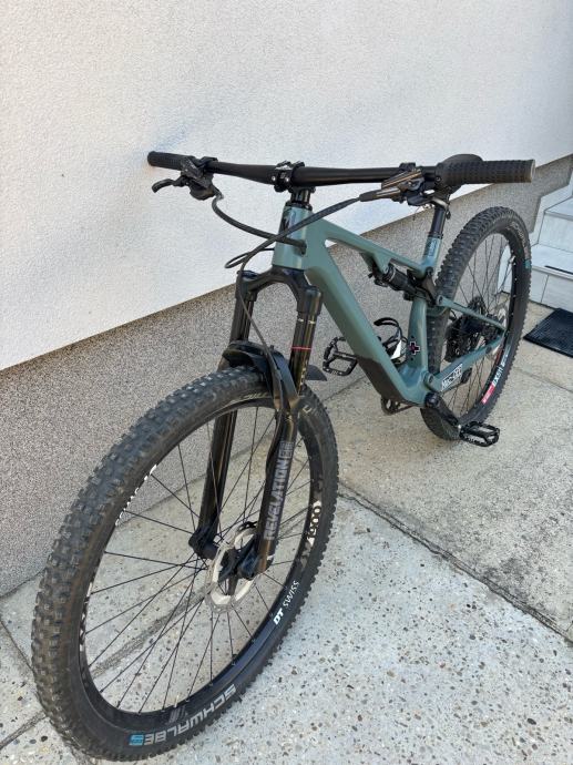 full suspension MTB bicikl (carbon)