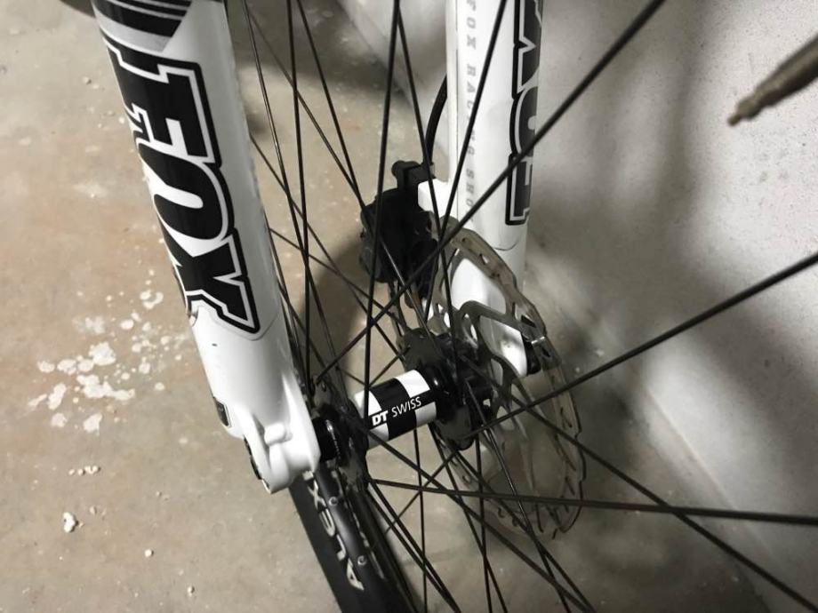 Scott Genius 20 - fully carbon s Deore XT opremom i 27,5 kotačima