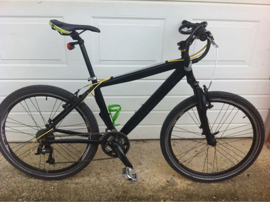 Mtb bickl u odličnom stanju iznadprosječne opreme. Prilagođen za grad.