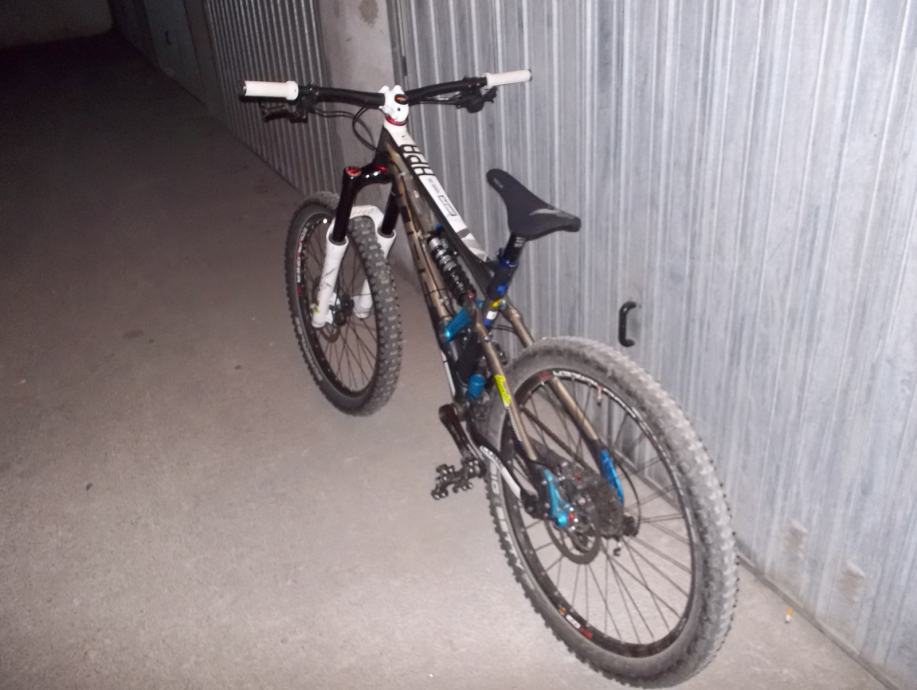 Prodajem ili mjenjam dh / fr bike Cube Hanzz Pro 2011