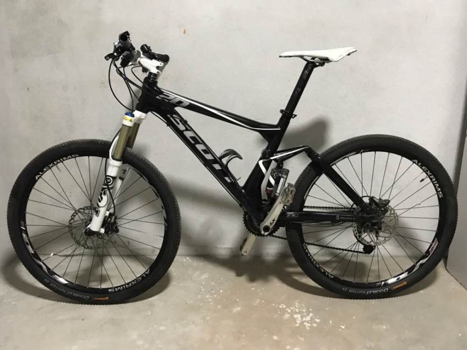 Scott Genius 20 - fully carbon s Deore XT opremom i 27,5 kotačima