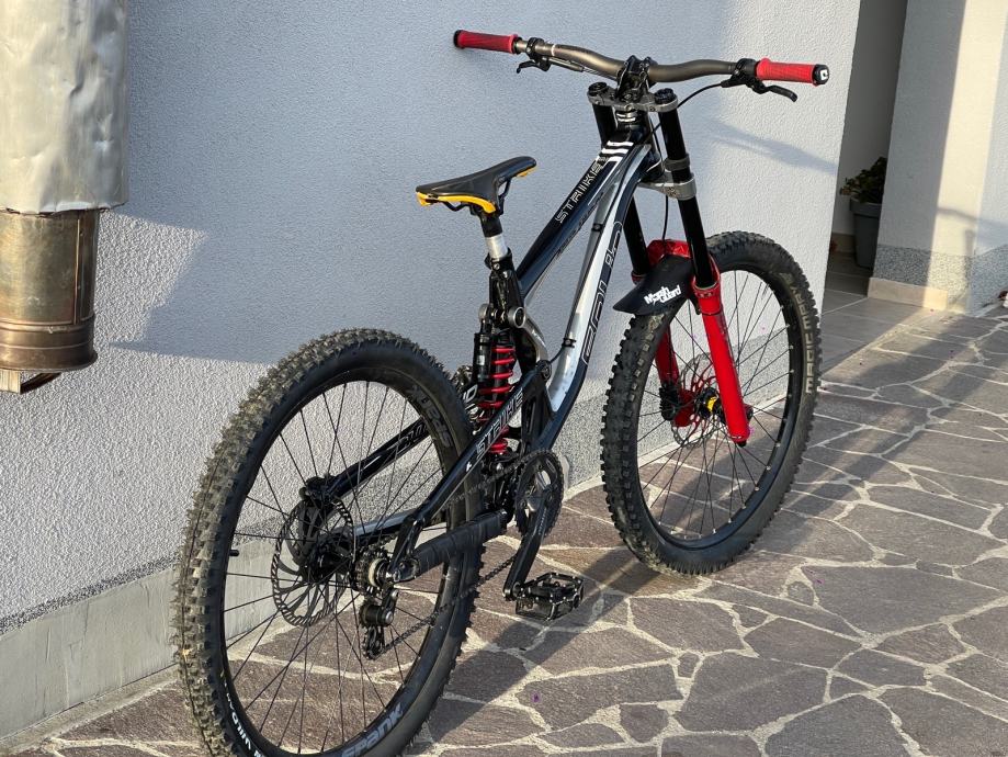 Solid strike EVO downhill bicikl