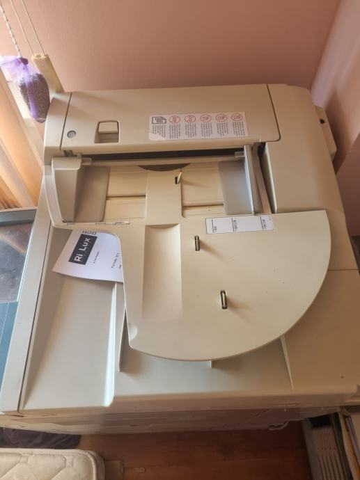 Fotokopirka Canon IRC2380i za dijelove ili popravak