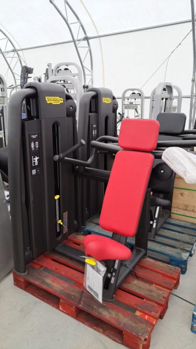 TECHNOGYM SELECTION 700 + LINE SHOULDER PRESS(NOVA MAŠINA)