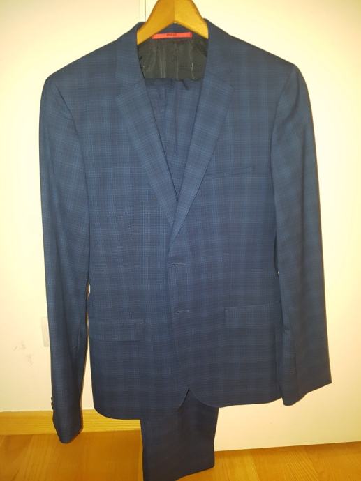 HUGO BOSS odijelo 46 noseno 5 puta vrijednosti 4.000 kn