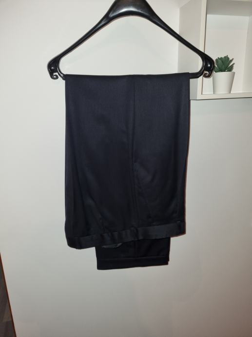 Hugo Boss svecano odijelo