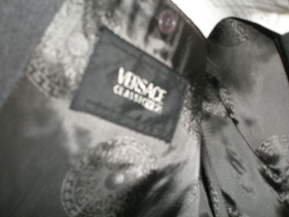 versace vrhunsko odijelo broj 50 KAO NOVO POGLEDAJ DRUGE MOJE OGLASE