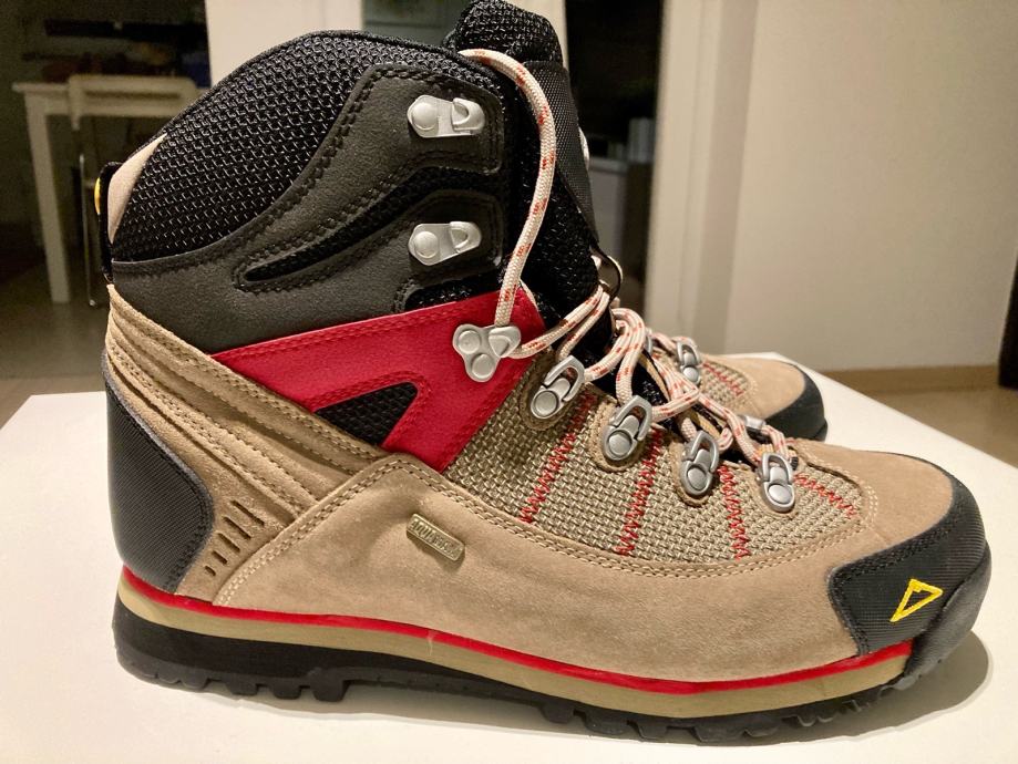 Nove gojzerice, cipele za planine i snijeg,br.44