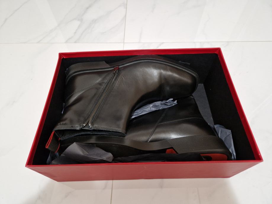 Hugo Boss gležnjaće - nove