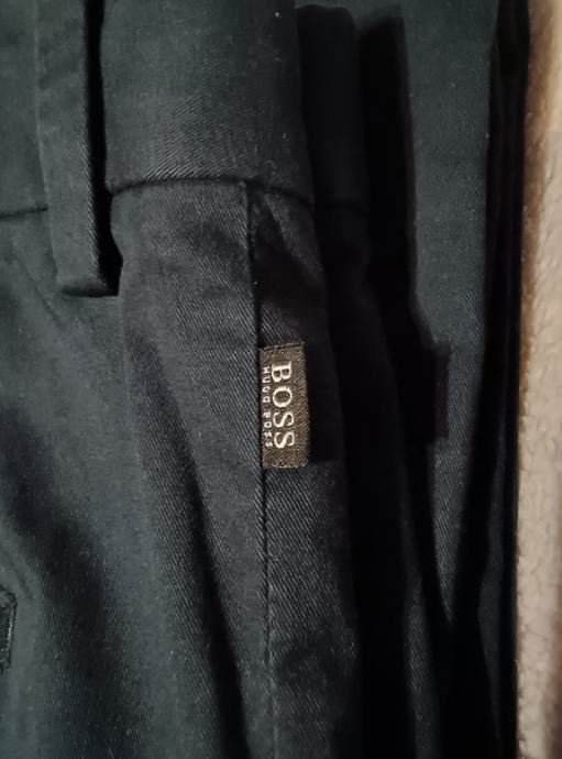 P: Hugo Boss hlače