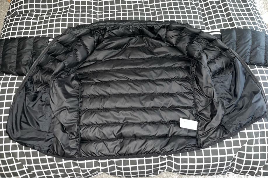 Adidas Pernata jakna Essentials GH4589 Crna Slim Fit