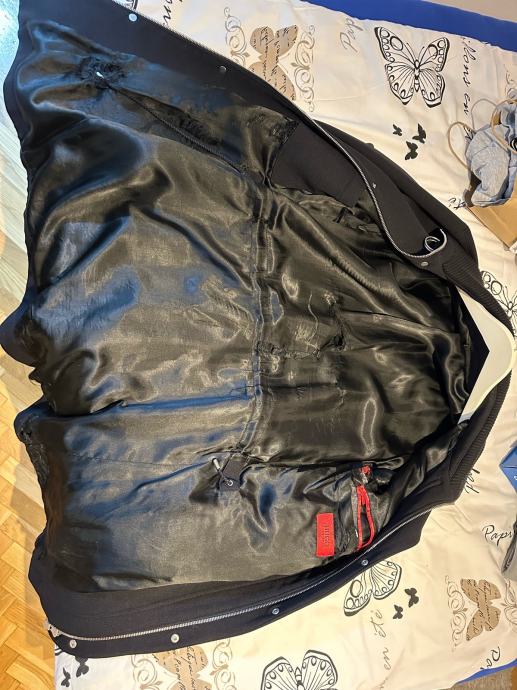 HUGO BOSS CRNI KAPUT