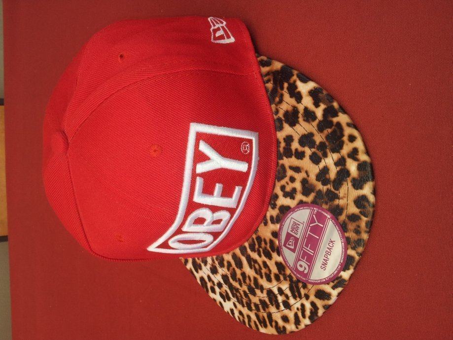 Obey crvena šilterica