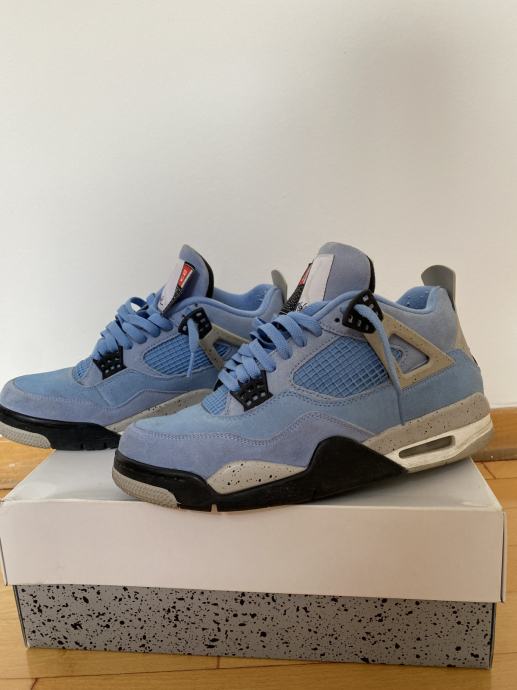 Air Jordan 4 UNC