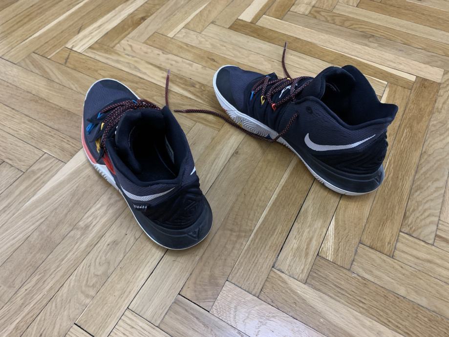 Nike Kyrie 5 Friends Edition tenisice broj 47