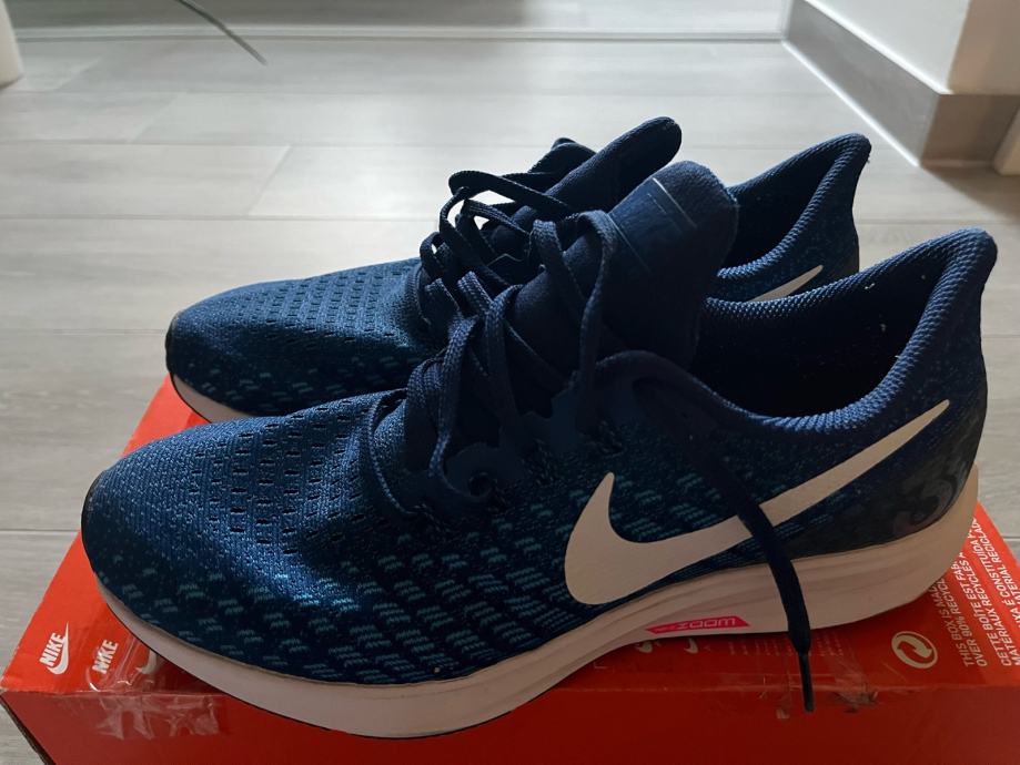 Nike Pegasus 35 running sneakers