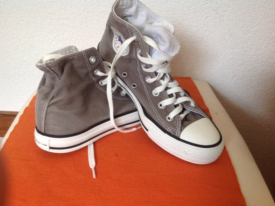 Prodajem sive starke velicine 39