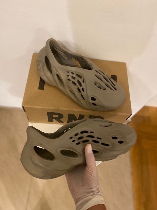 Yeezy foam runner stone sage
