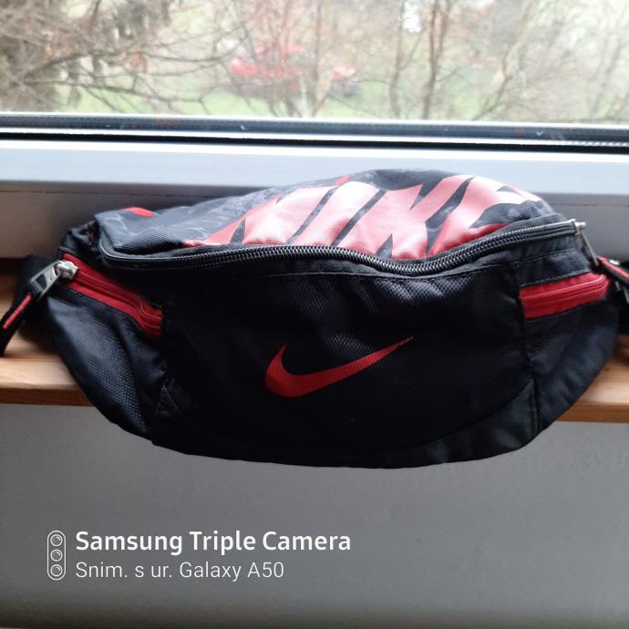 Nike pederuša oko struka