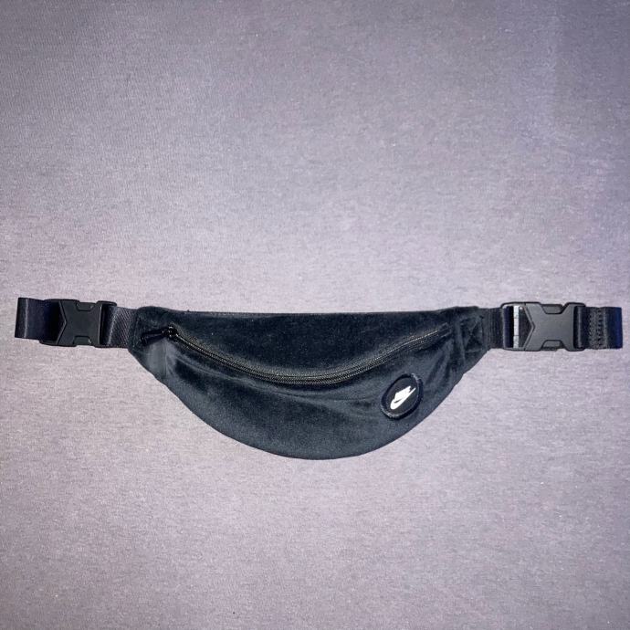 Nike plišana pederuša