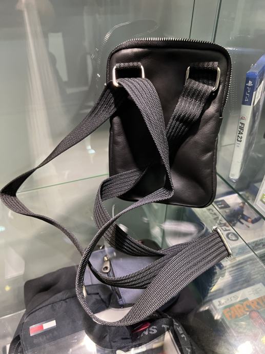 Torbica muška oko jednog ramena kožna ručni rad crna,NOVO,RAČUN!