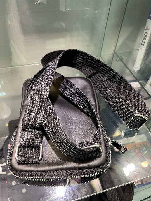 Torbica muška oko jednog ramena kožna ručni rad crna,NOVO,RAČUN!