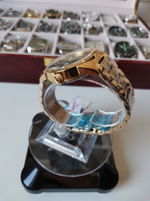 Carnival automatic gold