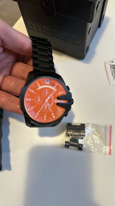 Diesel muski sat DZ4318