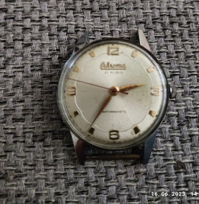 Omikron muški ručni sat