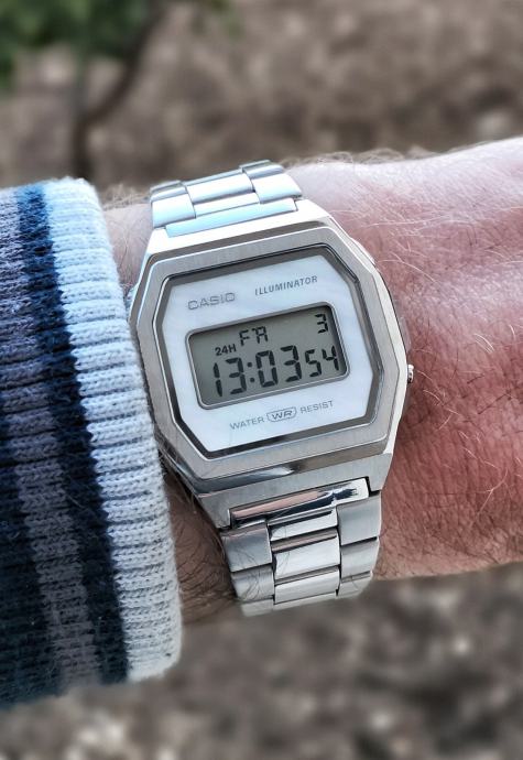 Retro Casio A1000D-7EF