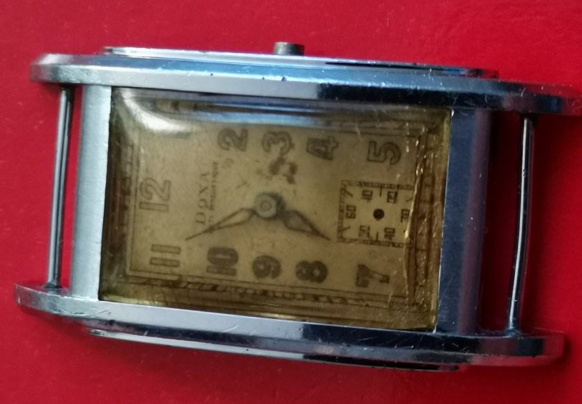 SAT DOXA LOCLE RECTANGULAR STAYBRITE-SWISS-1920. GODINA