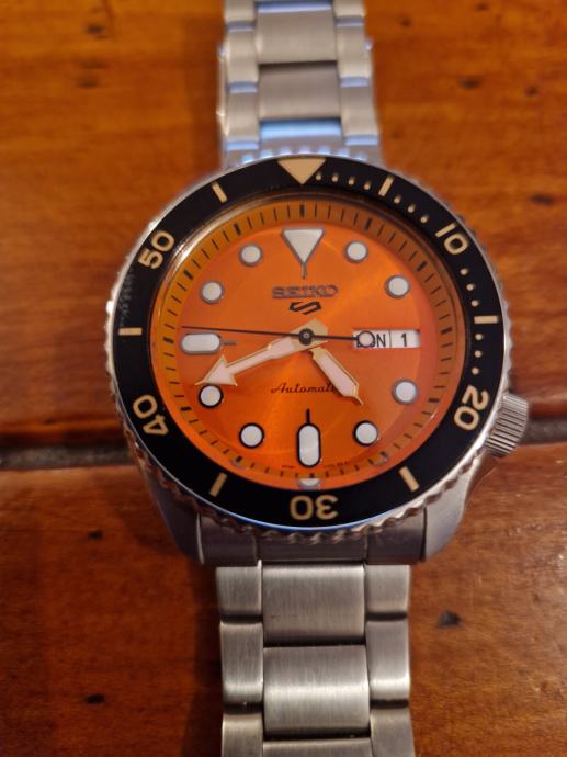 SEIKO 5 ORANGE automatic