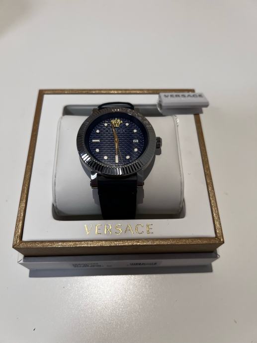 Unikatni Versace sat s brojem serije Vesr00222
