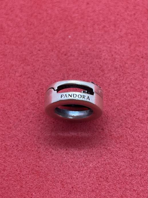 Pandora privjesak Spacer sa kamenčićima