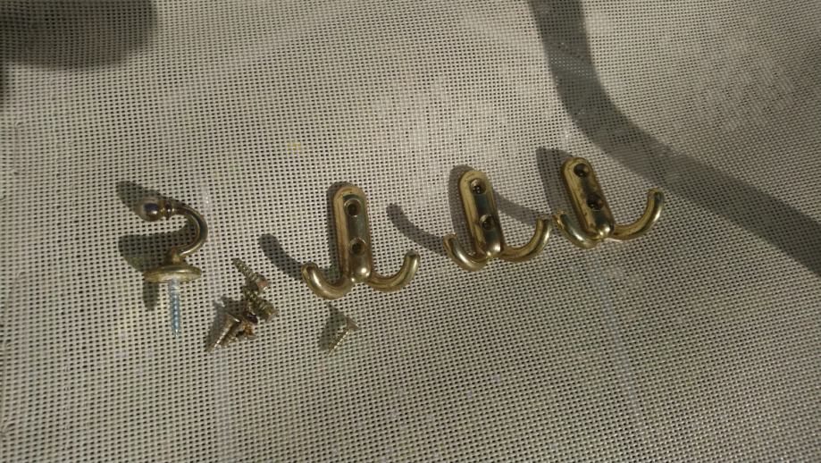 Metalne kukice/kuke za ormare i vrata za vjesanje robe i rucnika