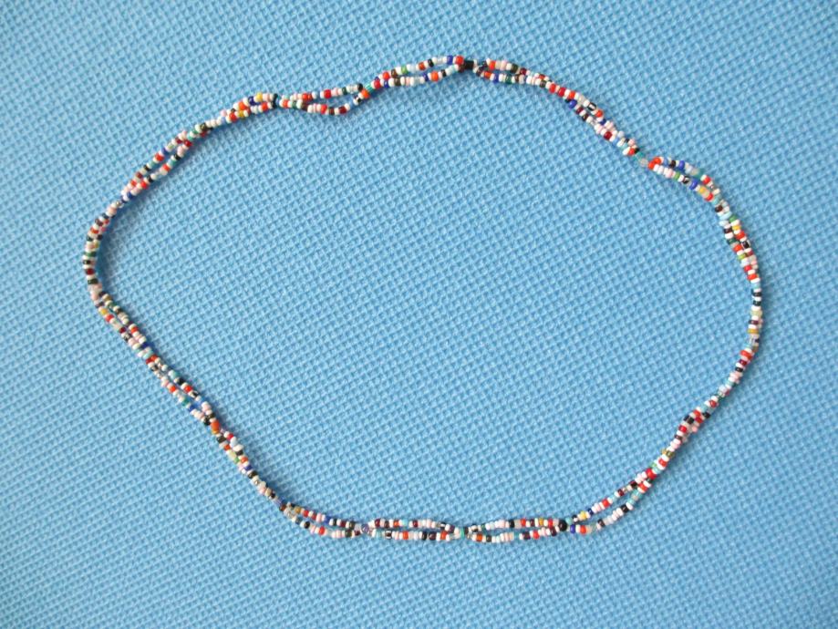 Narukvica od sitnih perlica