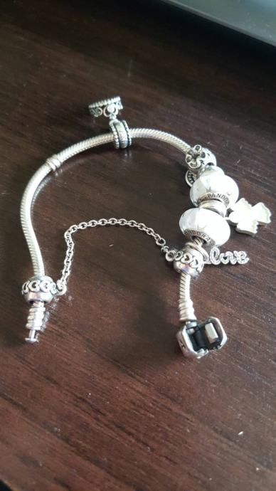 original Pandora narukvica s privjescima