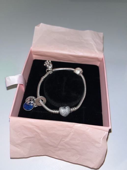 Pandora narukvica sa privjescima