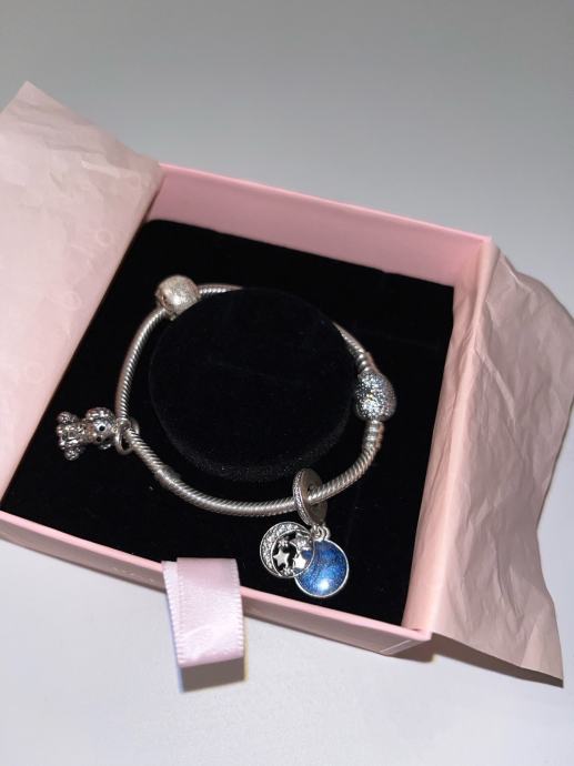 Pandora narukvica sa privjescima