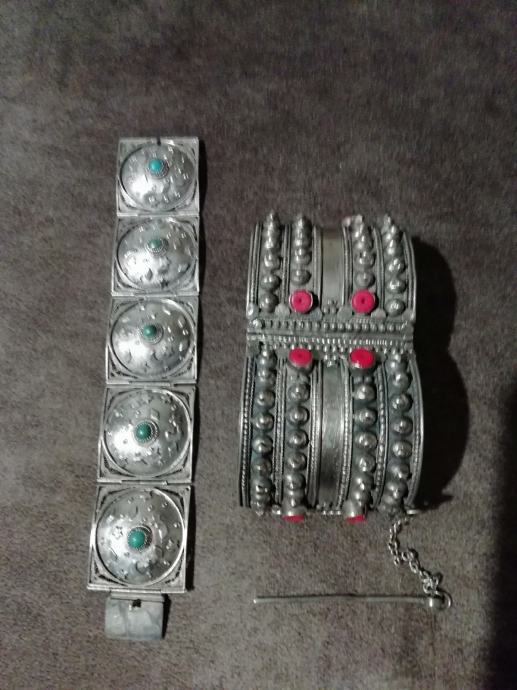 Stare narukvice od stebra