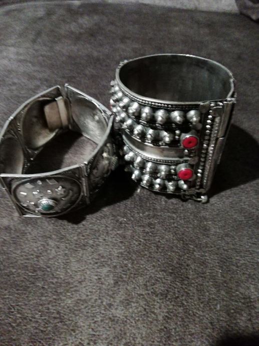 Stare narukvice od stebra