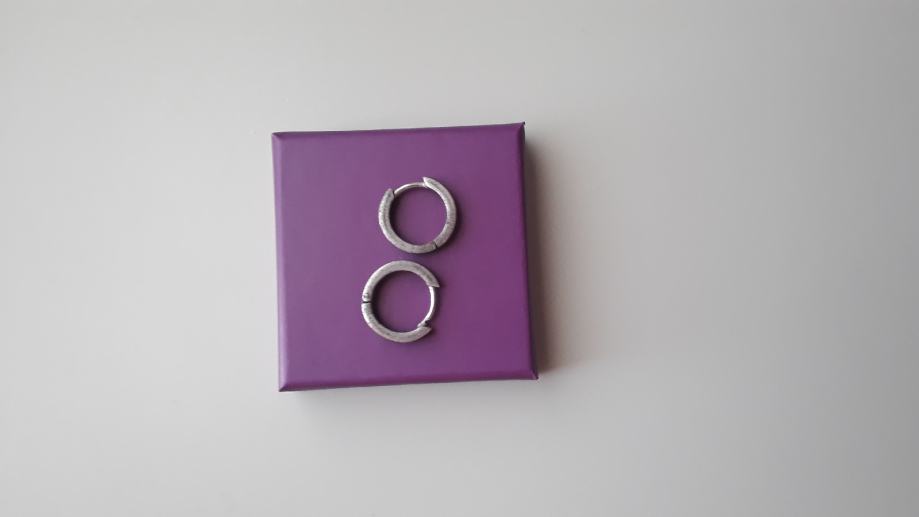 Srebrene moderne naušnice